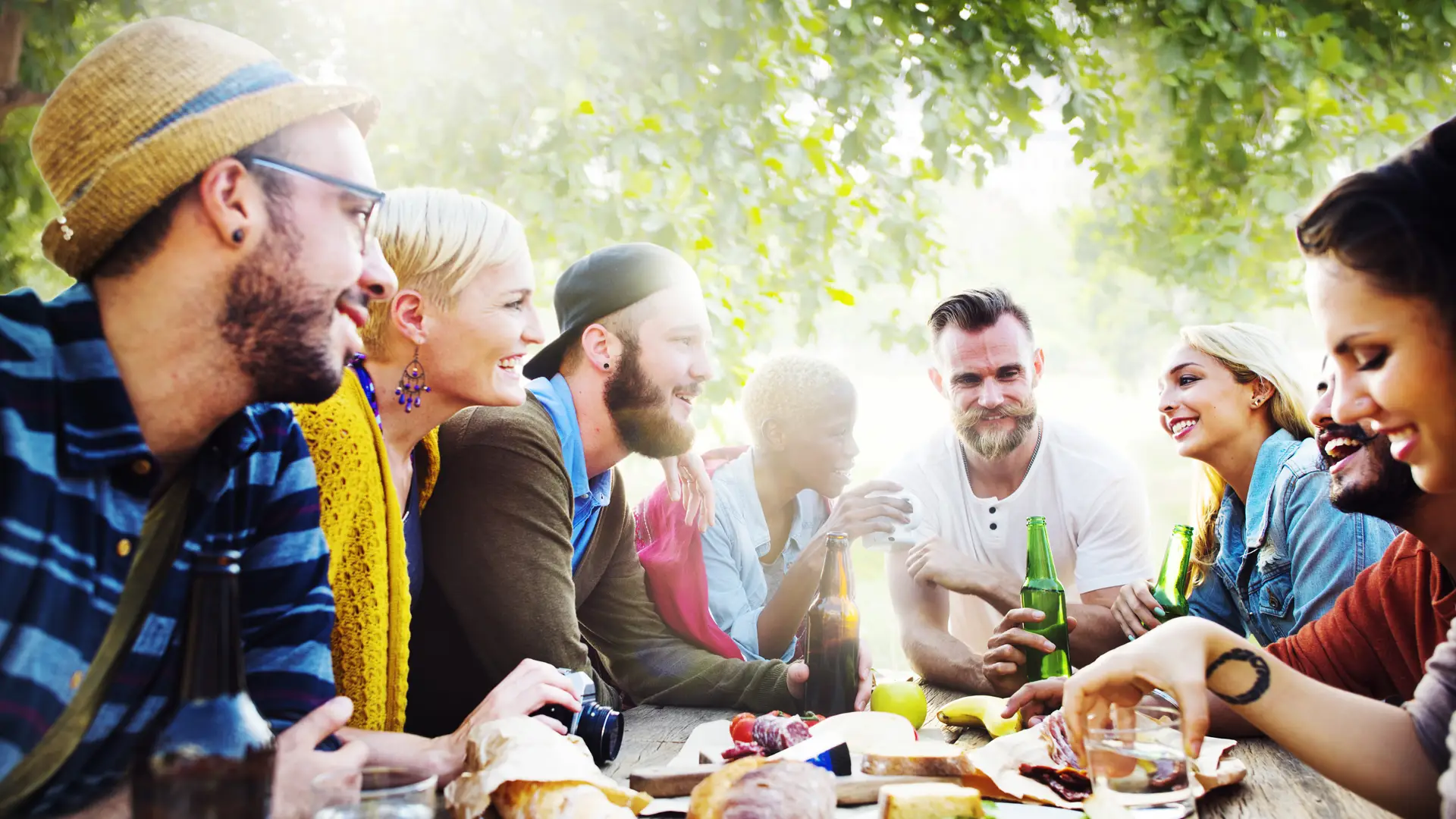 Fun ideas to entertain your guests in your alfresco dining area ...